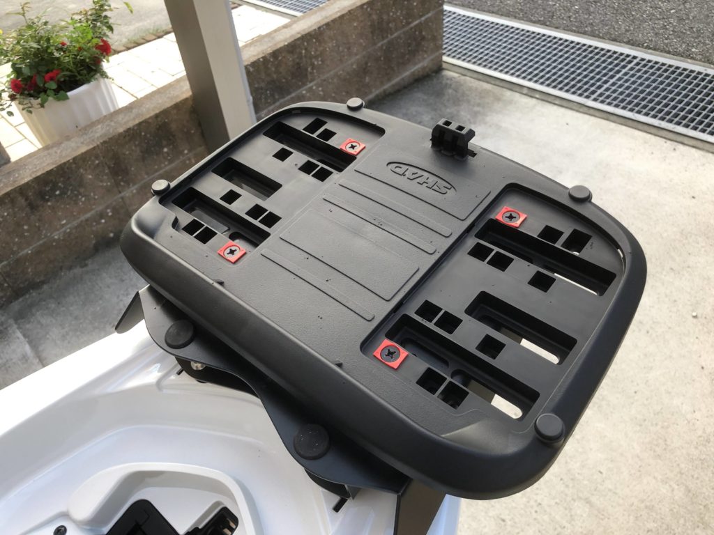 PCX150にSHAD(SH-40)のトップケースとリアキャリアの取付け | スキーときどきバイク